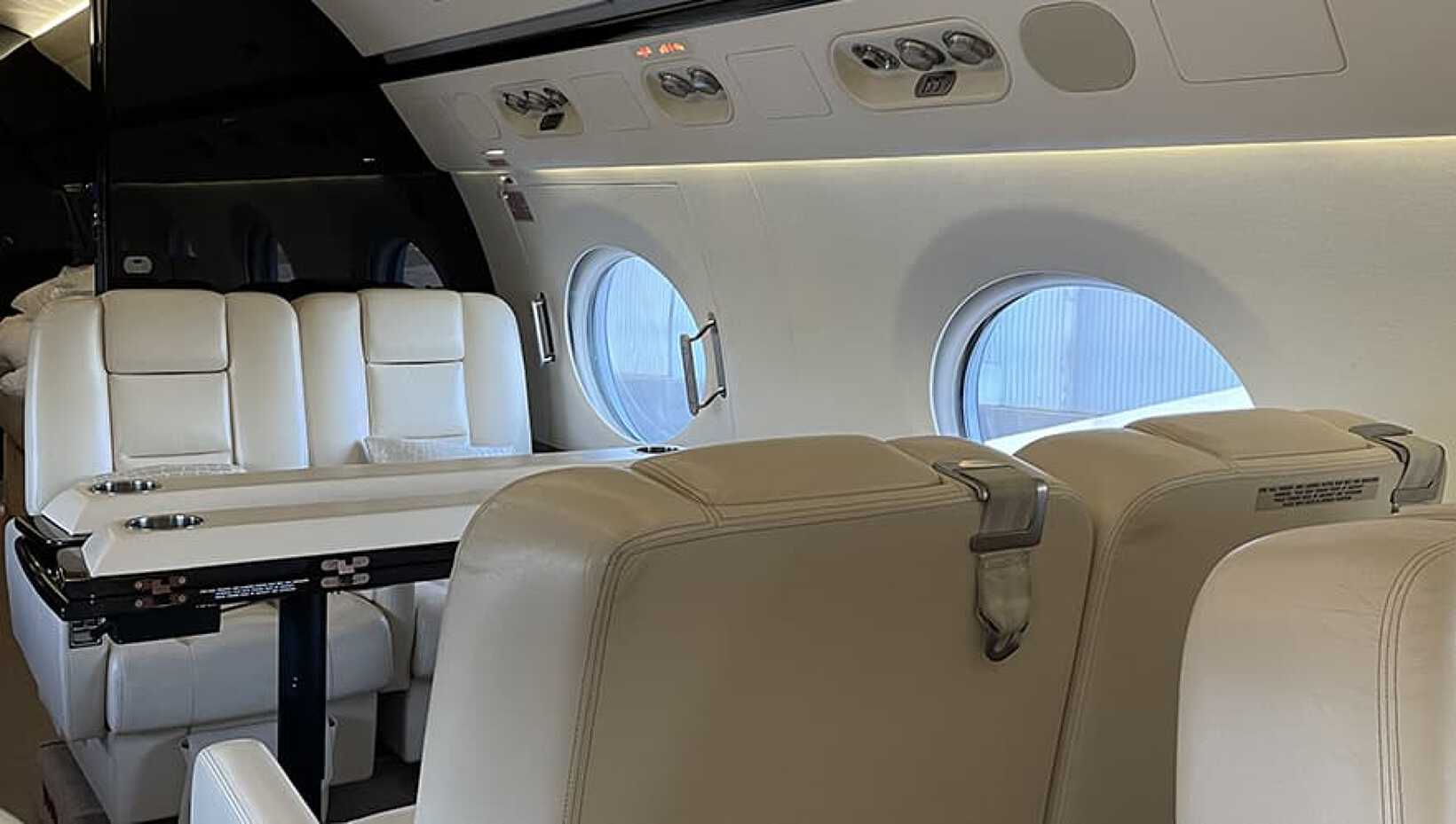 Bombardier Challenger 650 charter: business private jet for hire