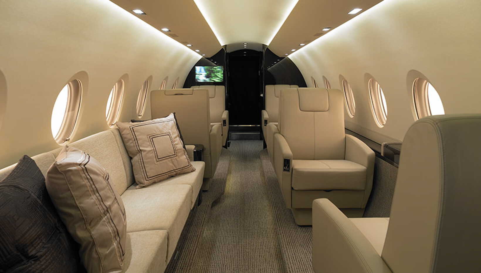 Charter a Gulfstream G280 Super Midsize Jet