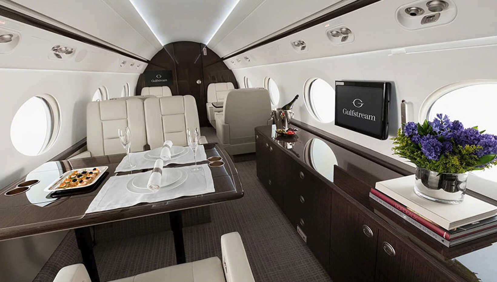 Charter a Gulfstream G550 Long Range Jet