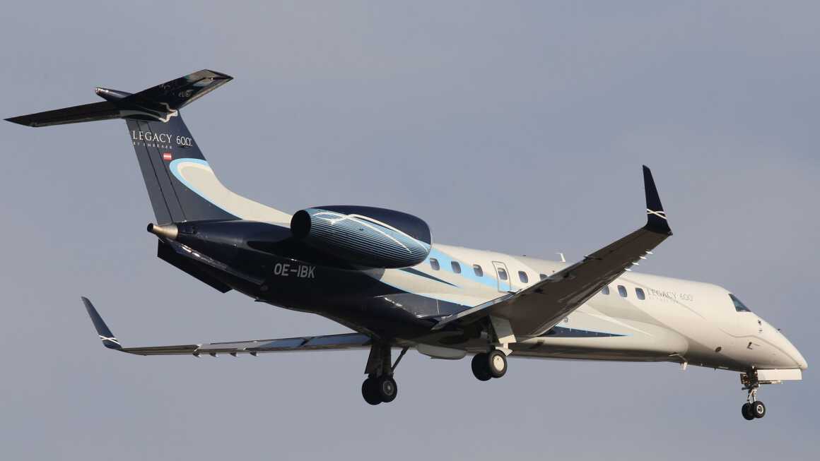 Alquile un Embraer Legacy 600 como su avión privado
