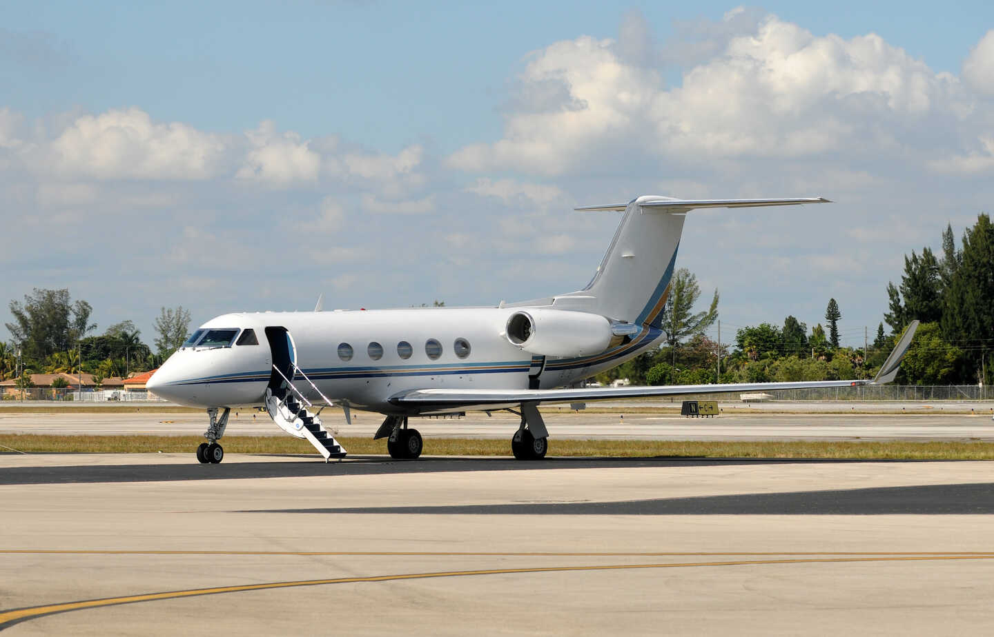 How to Charter A Private Jet: Step by Step Guide